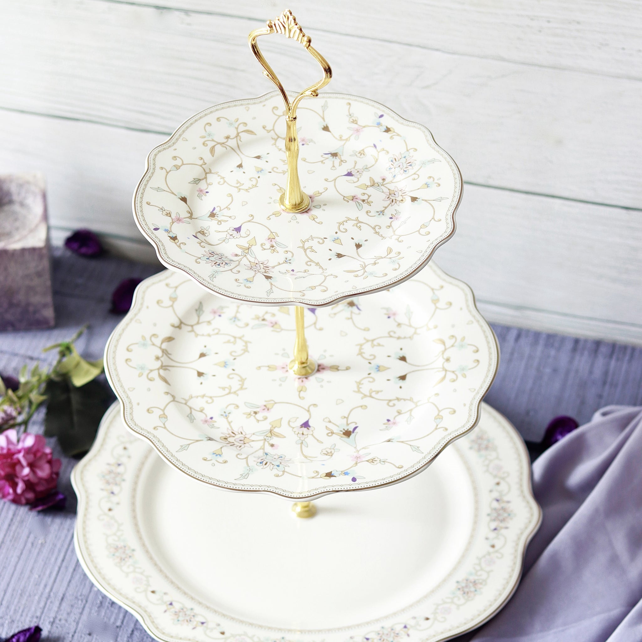 White Pattern Three Tier Dessert Stand – Vigneto